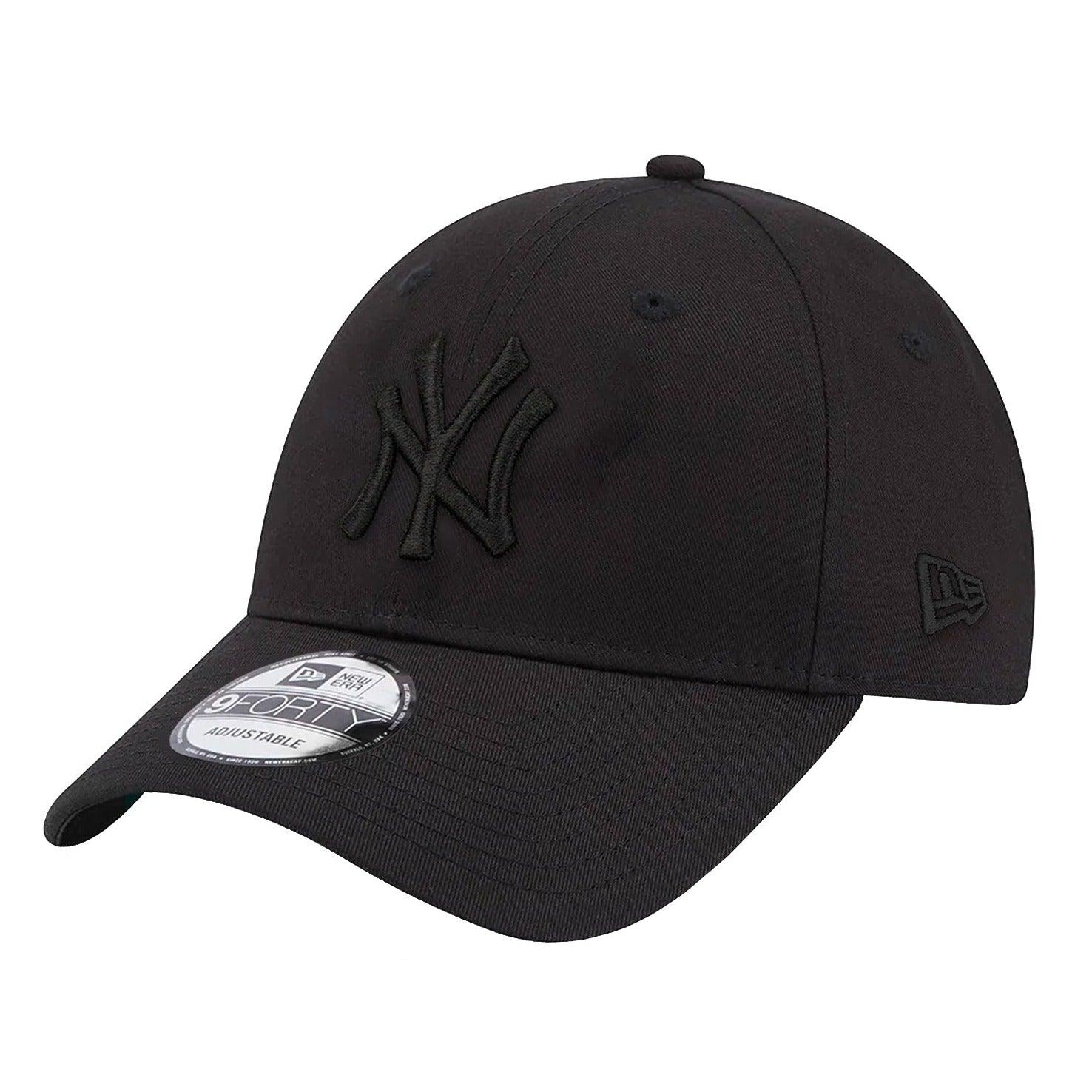 New York Yankees New Era MLB Black On Black 9FORTY Strapback Hat | US ...